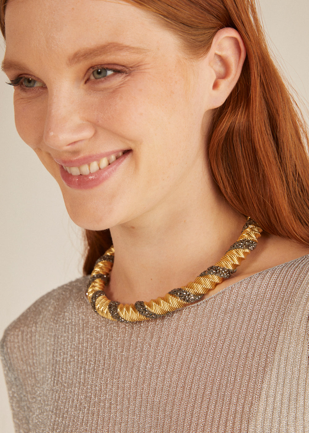 TUBULAR NECKLACE IN GOLD W/ BLACK STONES – Nalì